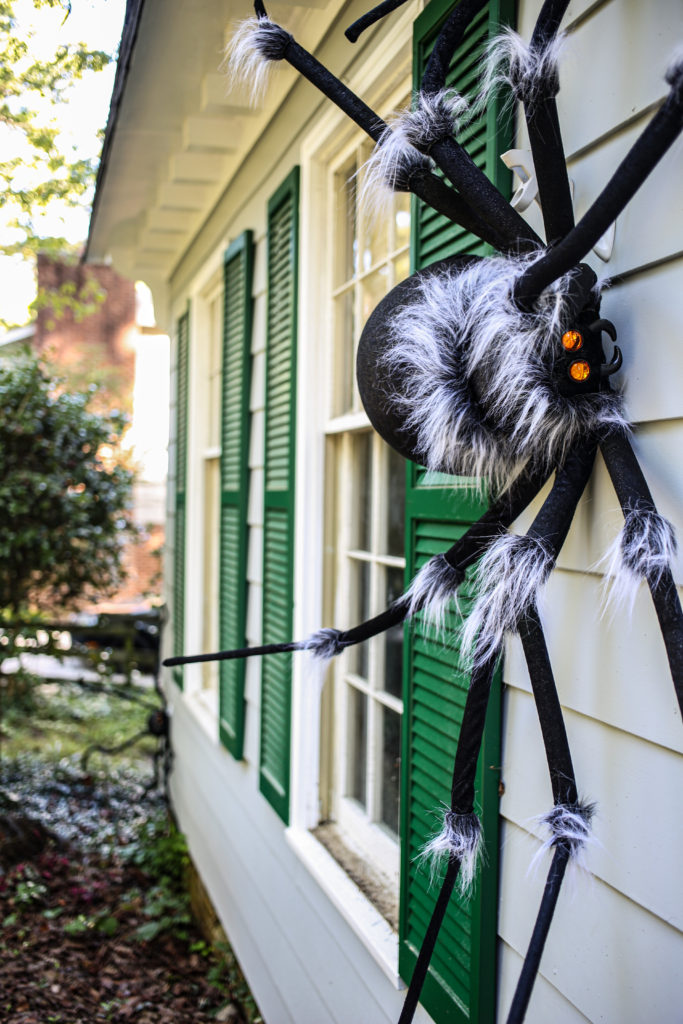 How to Put Halloween Giant Spider Decor on House - PrepFord Wife